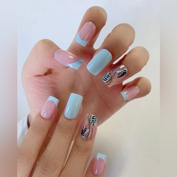Chic Me Boutique | Makeup | Beautiful Baby Blue French Tip Floral Short ...
